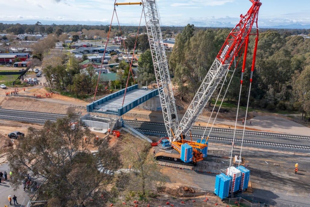 Inland Rail installs superstructure - Rail Express